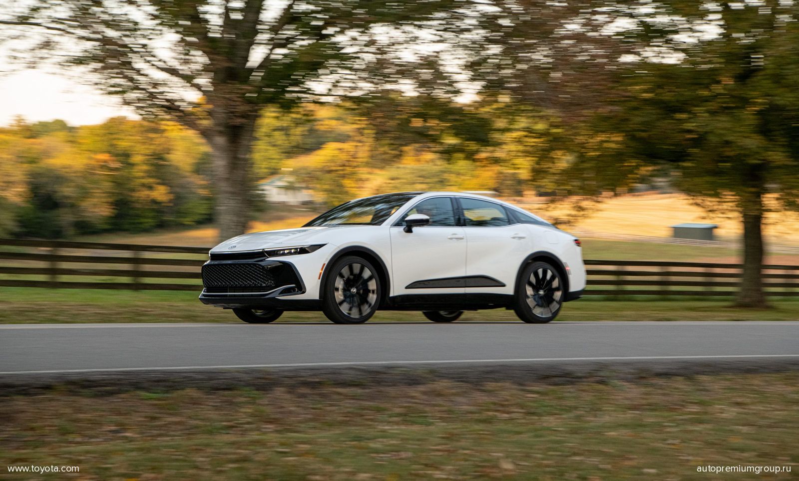 Купить новый Toyota Crown Cross-Sedan 2024 в наличии и на заказ в Москве.