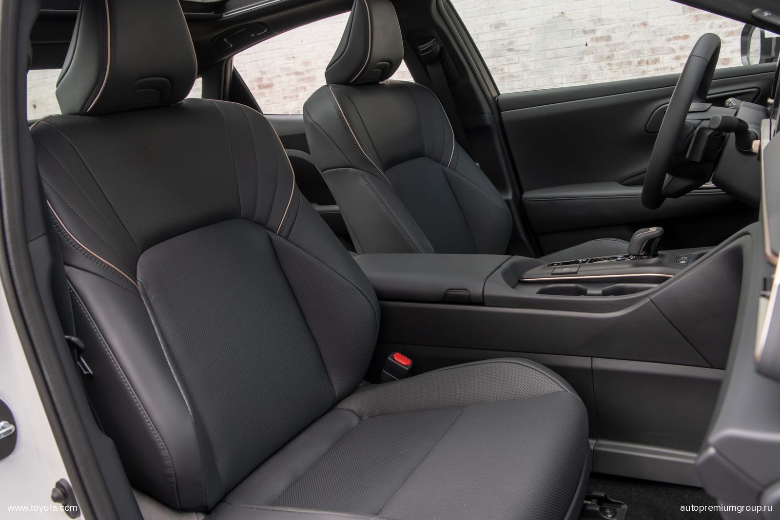 Купить новый Toyota Crown Cross-Sedan 2024 в наличии и на заказ в Москве.