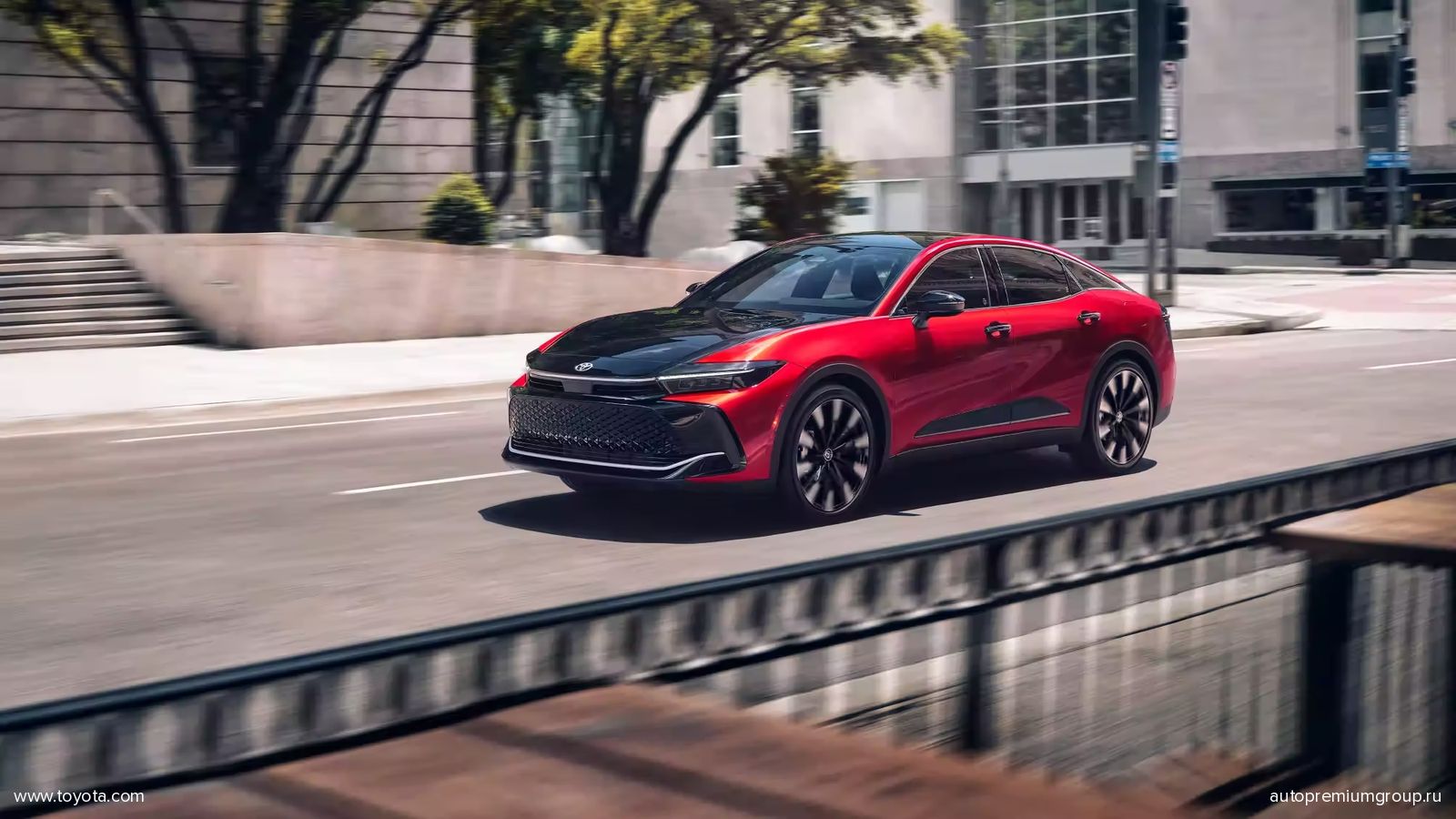 Купить новый Toyota Crown Cross-Sedan 2025 в наличии и на заказ в Москве.