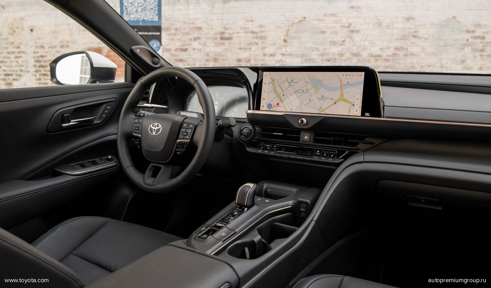 Купить новый Toyota Crown Cross-Sedan 2025 в наличии и на заказ в Москве.