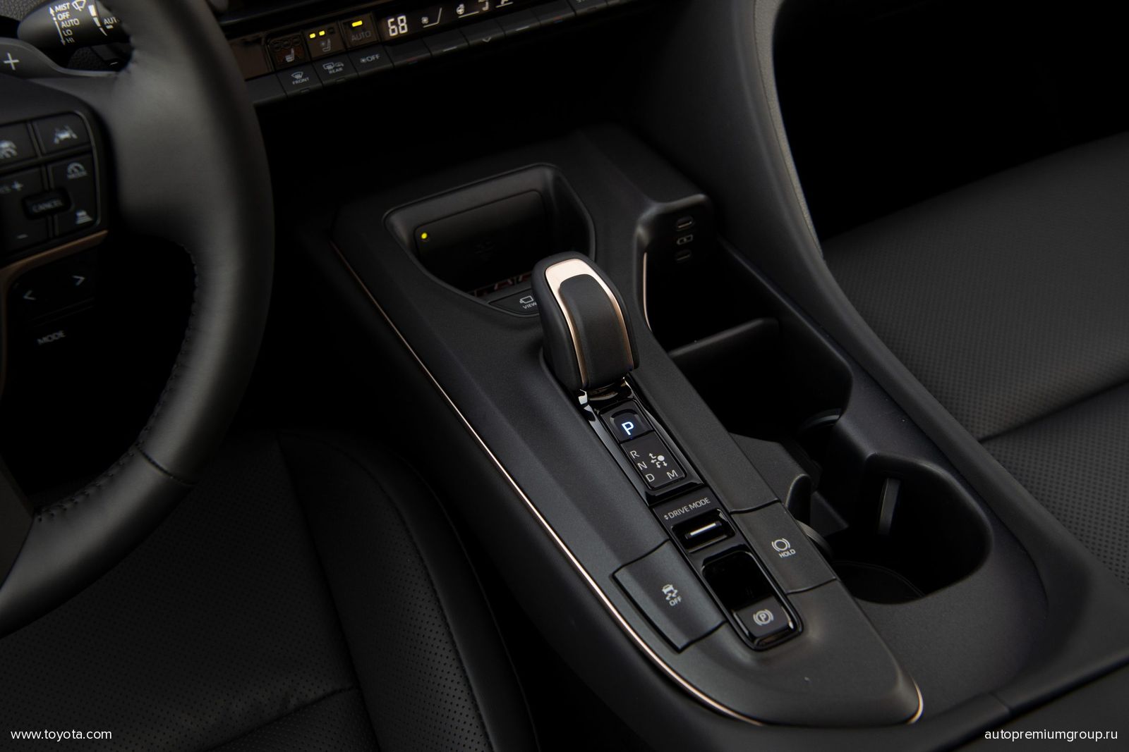 Купить новый Toyota Crown Cross-Sedan 2025 в наличии и на заказ в Москве.