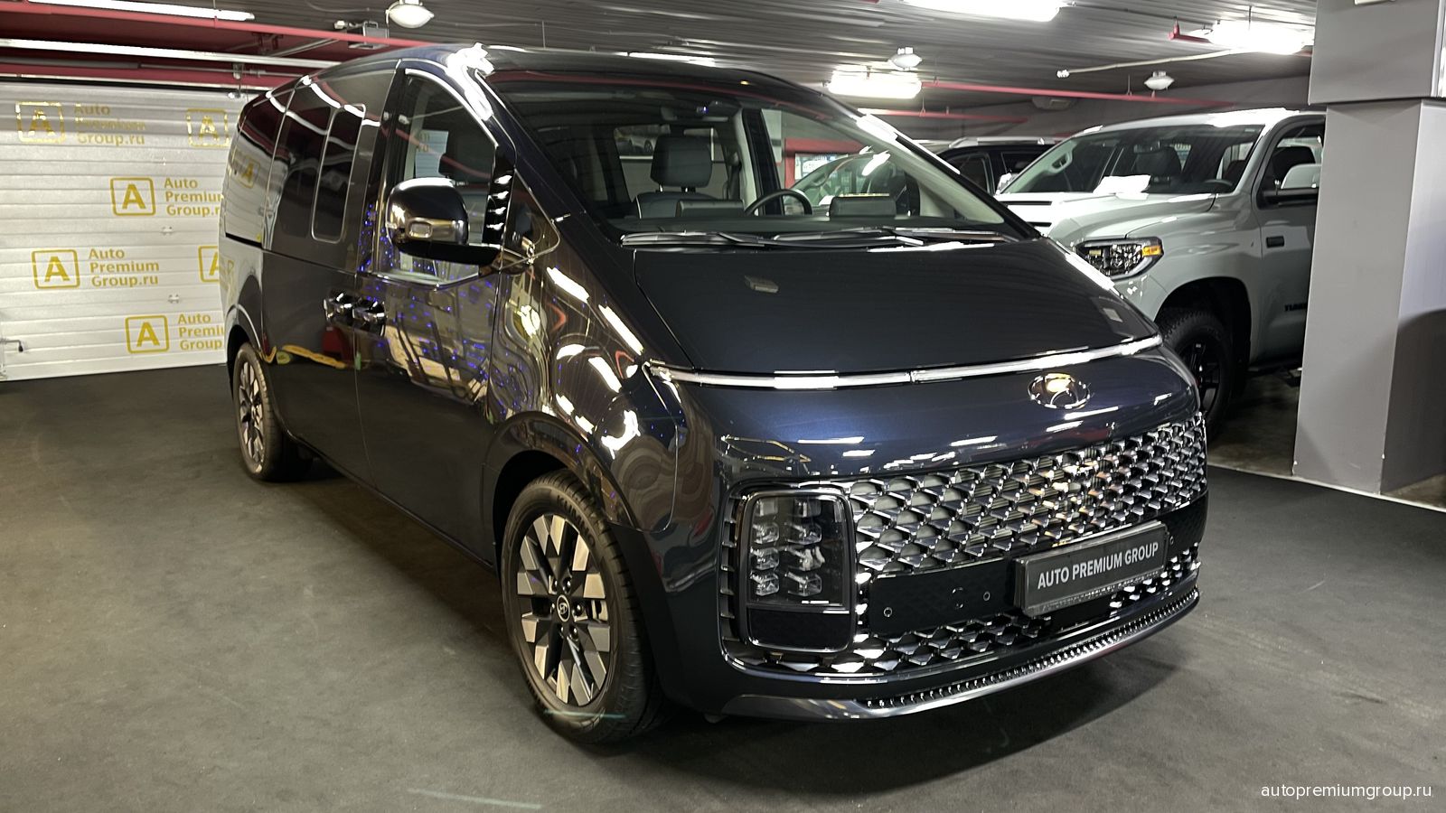 Hyundai Staria Premium 7 Seater 2022 2.2 L4 CRDi Дизель 177 л.с ...